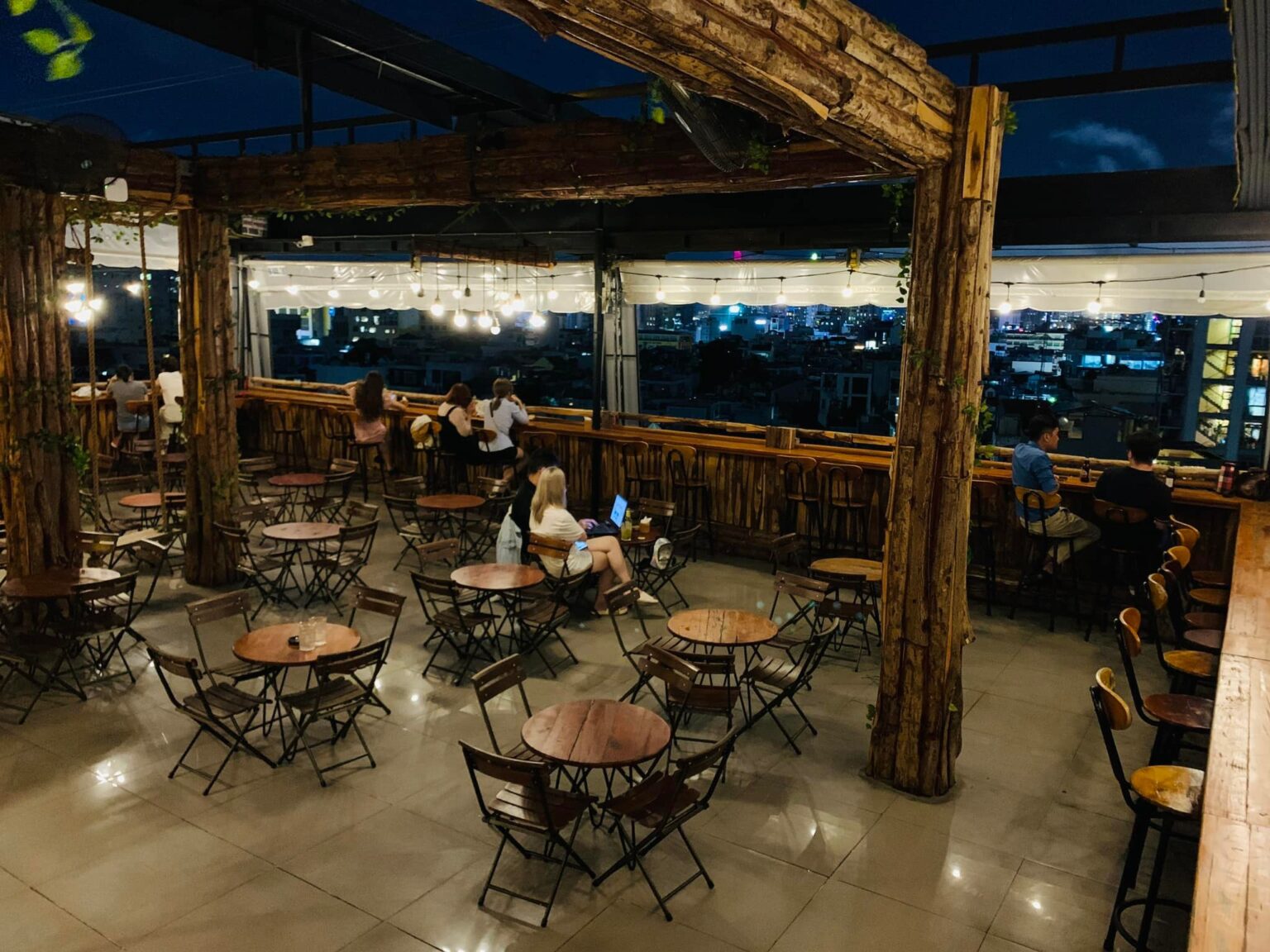 Lang Thang Rooftop - View Sống Ảo Vi Diệu ở Quận Phú Nhuận. | Review ...